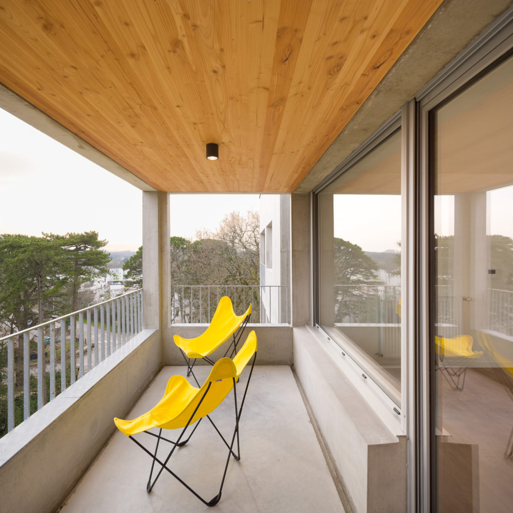 photo balcon avec chaises - Mabire Reich Architectes